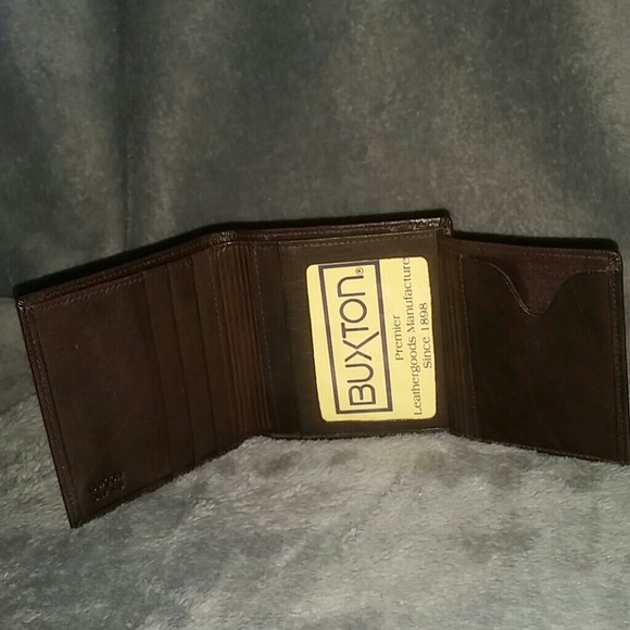 Buxton | Bags | Buxton Trifold Wallet Nwot | Poshmark